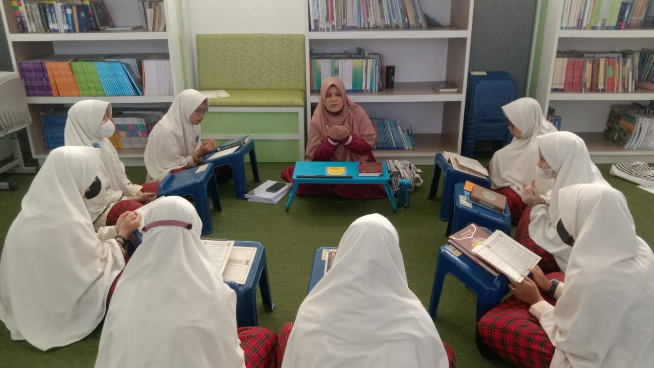 Wisuda Metode Belajar 'Ilman Wa Ruuhan Dan Tahfidz Al Quran Juz 30,29 ...