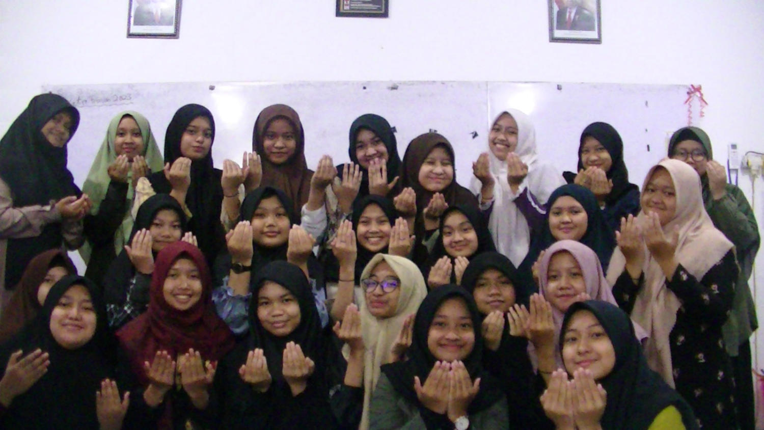 Wisuda Metode Belajar 'Ilman Wa Ruuhan Dan Tahfidz Al Quran Juz 30,29 ...